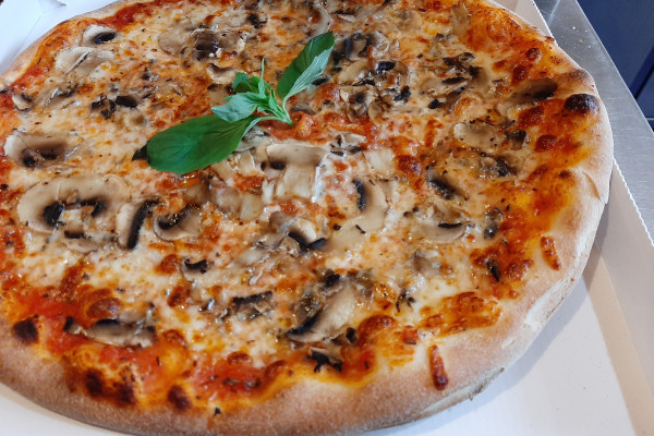 Pizza 33 cm | Pizza caffe U veverky